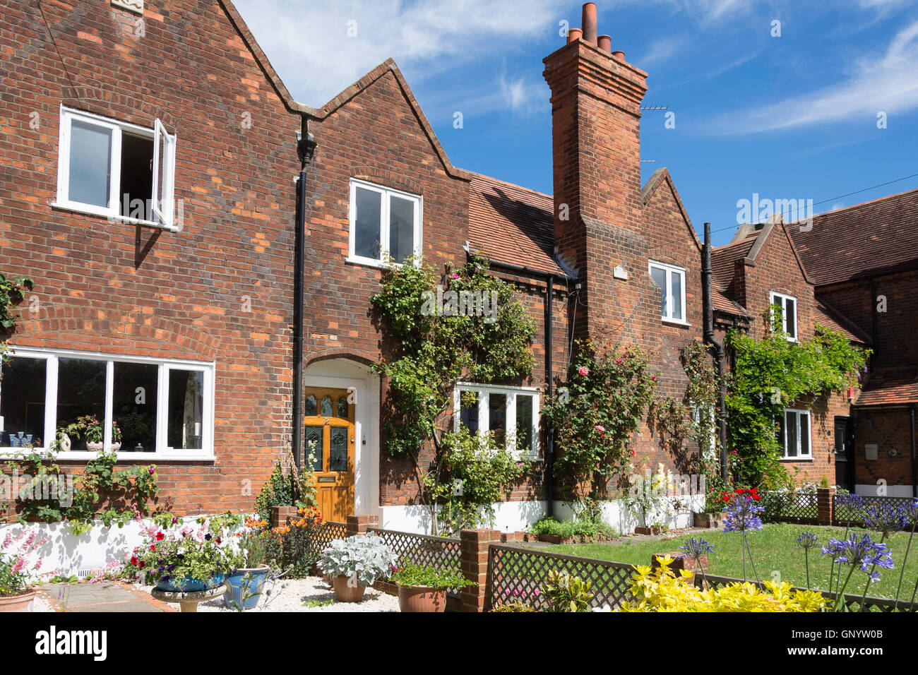 Garden house school hi-res stock photography and images - Alamy