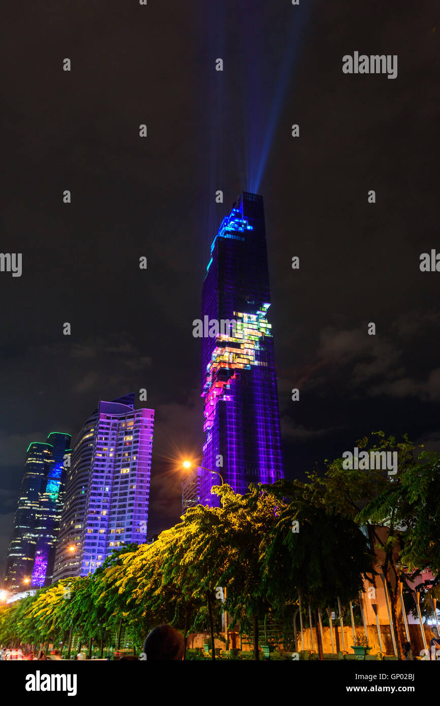 Lighting show in Grand opening mahanakhon tower in night time. New ...