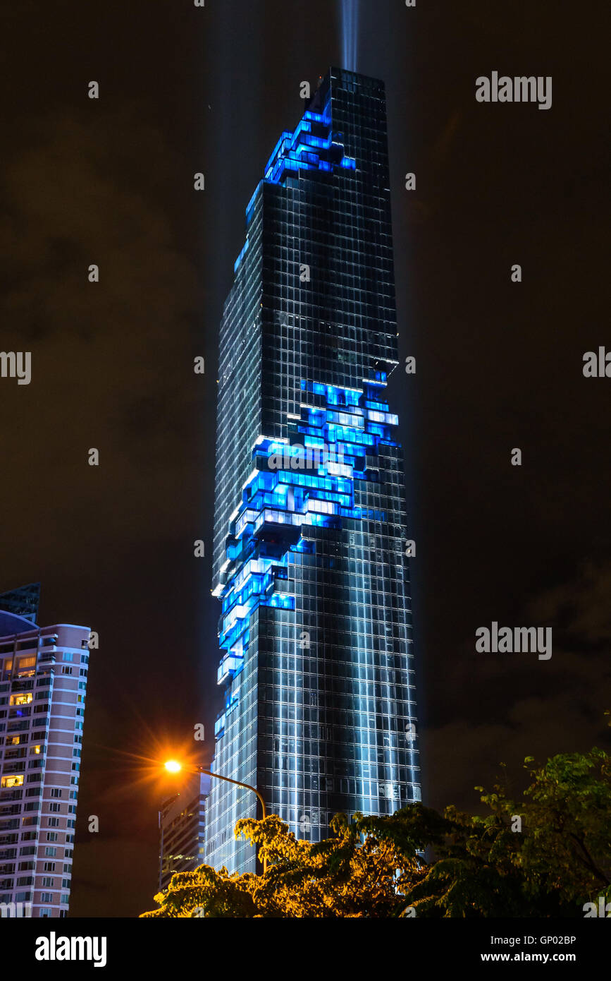 Lighting show in Grand opening mahanakhon tower in night time. New ...