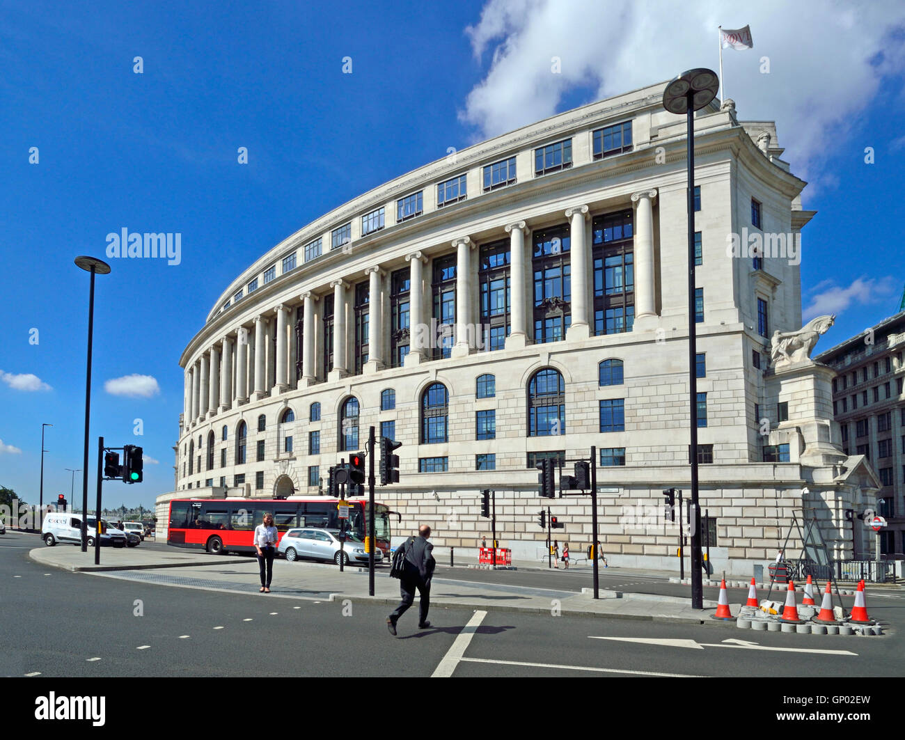 Unilever house 100 victoria embankment hi-res stock photography and ...