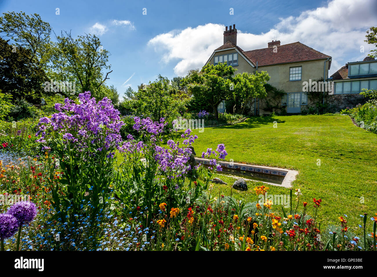Charleston Farmhouse, the home of the Bloomsbury Group in East Sussex ...