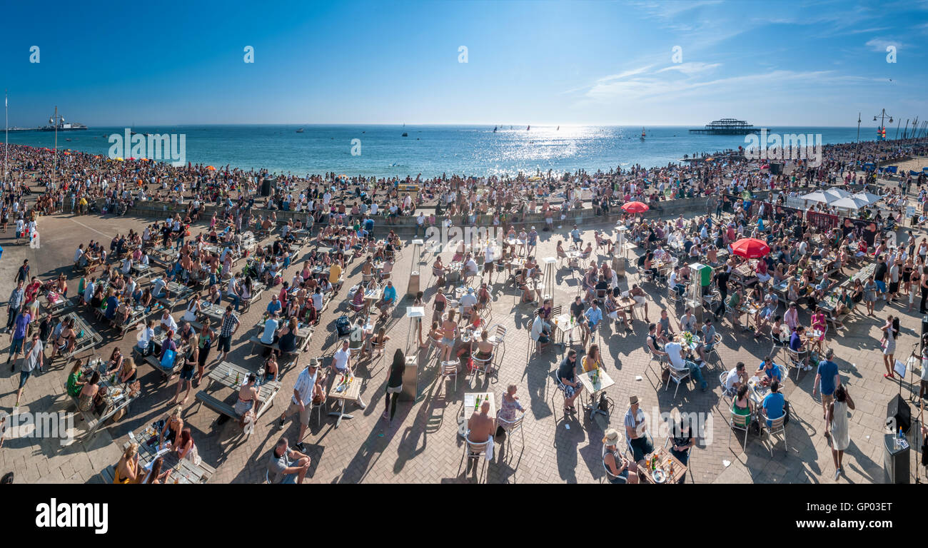 Crowded seaside community hi-res stock photography and images - Alamy
