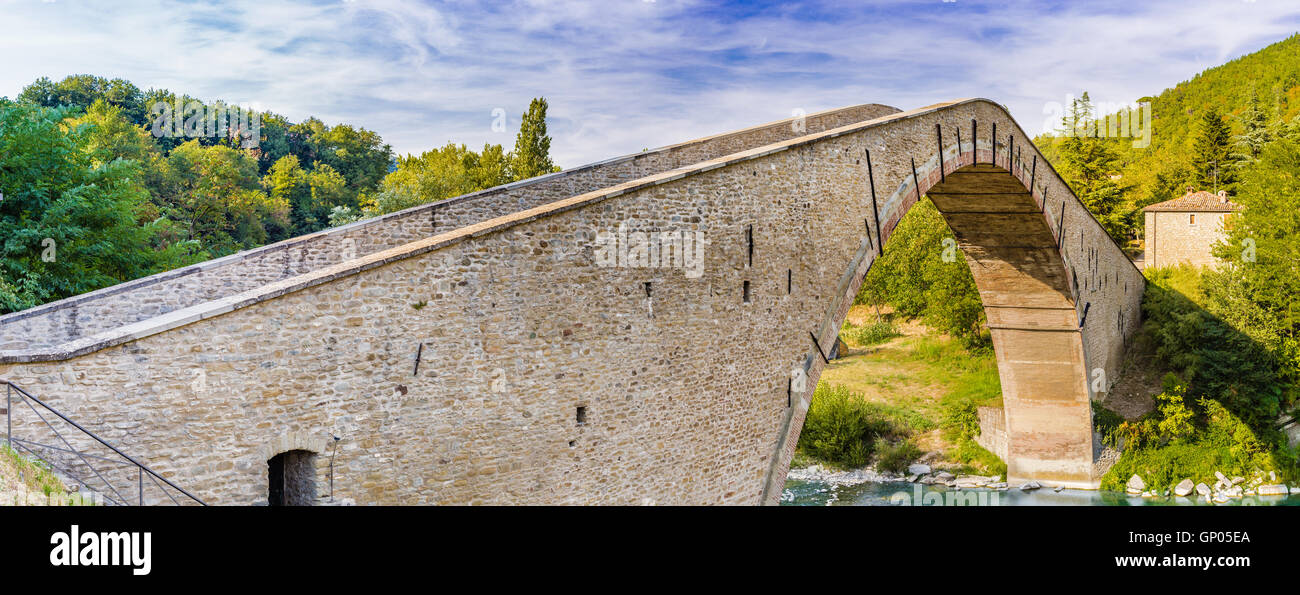 16th century engineering masterpiece humpbacked bridge connecting in a ...