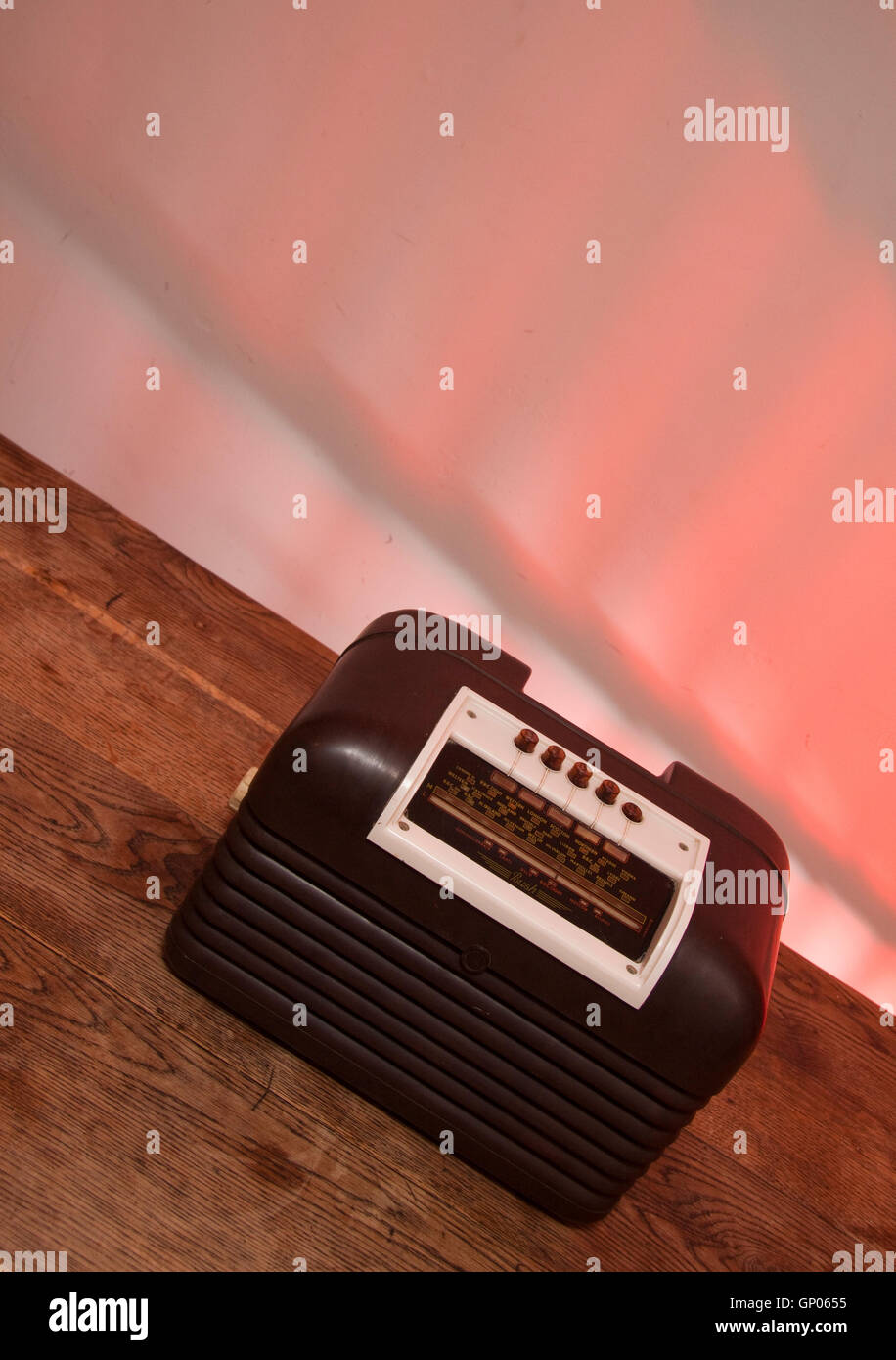 Vintage bush valve tube radio glowing hi-res stock photography and ...