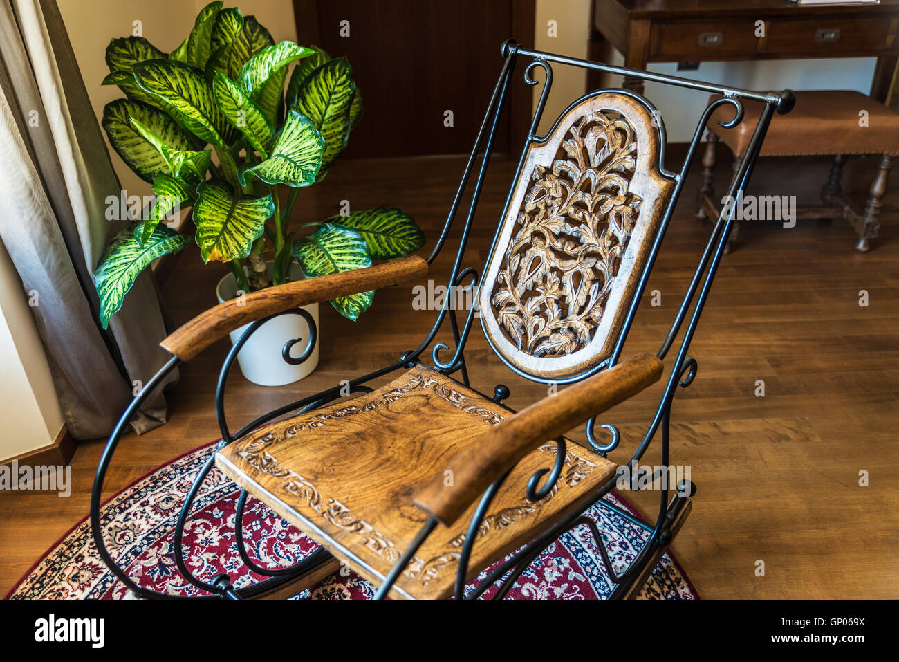 Metal rocking chair hi-res stock photography and images - Alamy