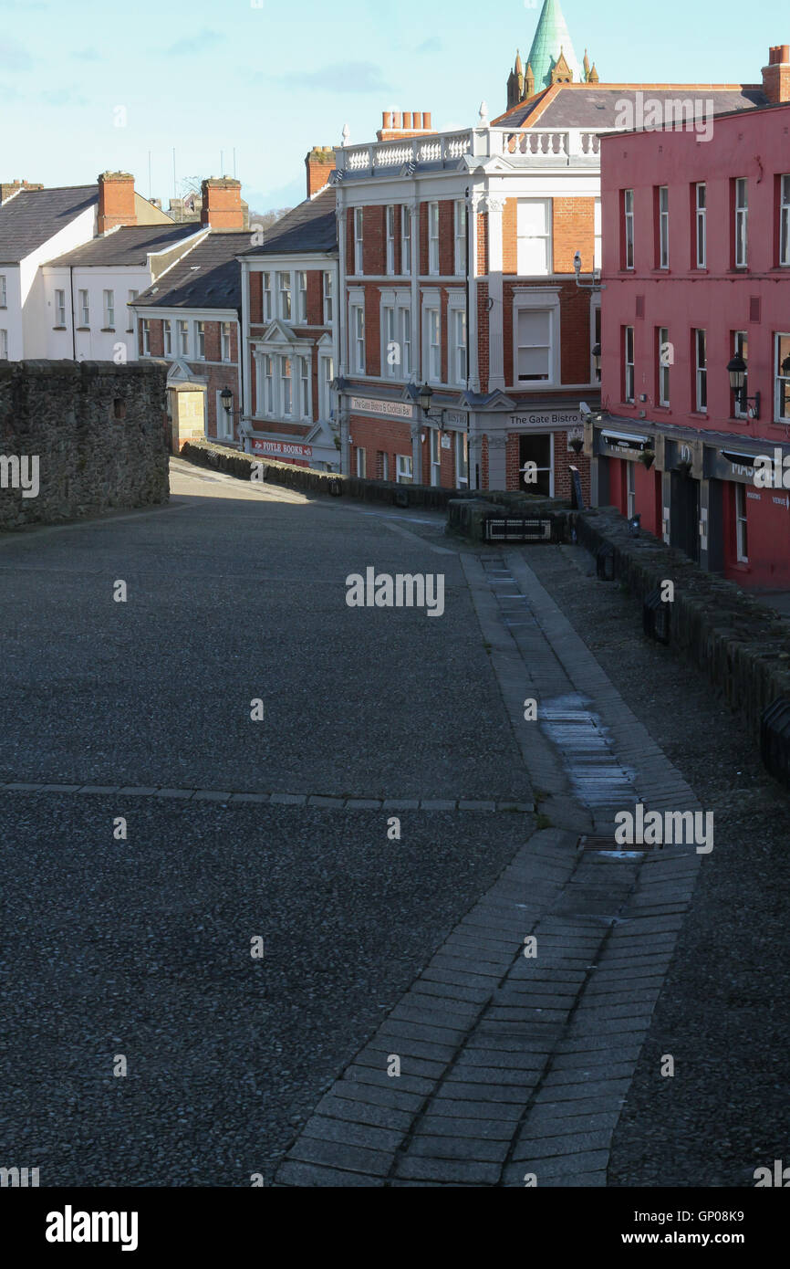 Street and gate derry hi-res stock photography and images - Alamy