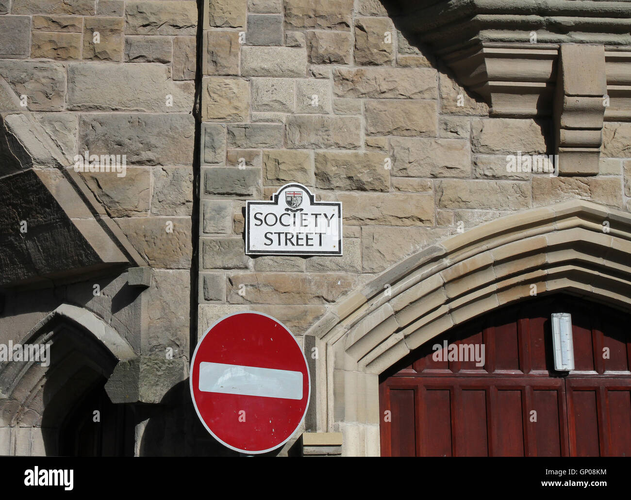 Street sign in londonderry hi-res stock photography and images - Alamy
