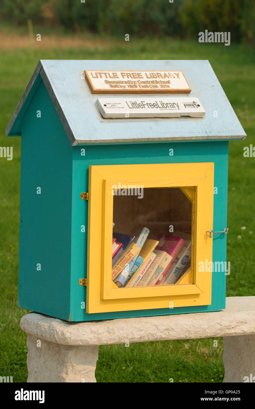 Little free library box hi-res stock photography and images - Alamy