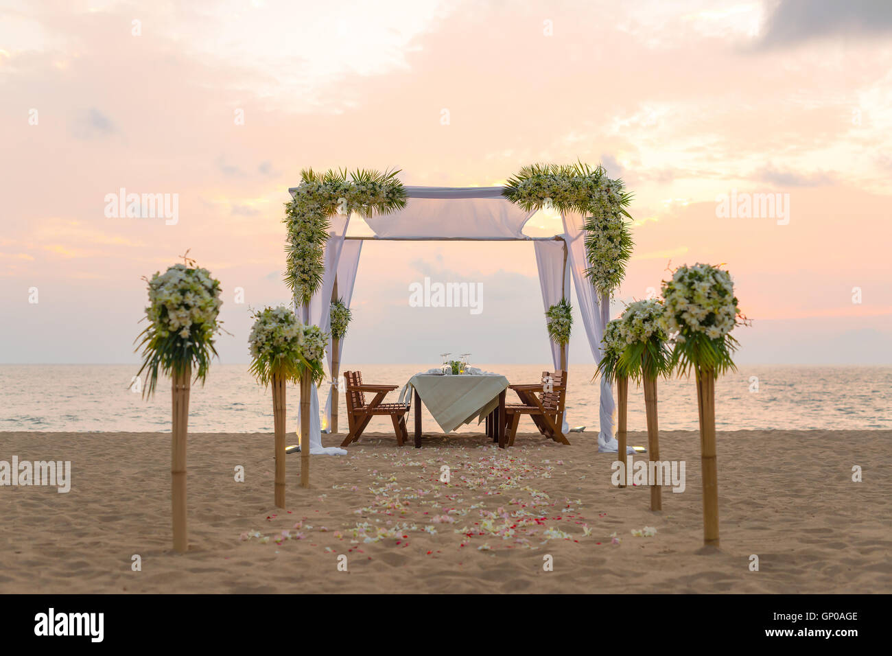 Romantic couple restaurant table on hi-res stock photography and images ...