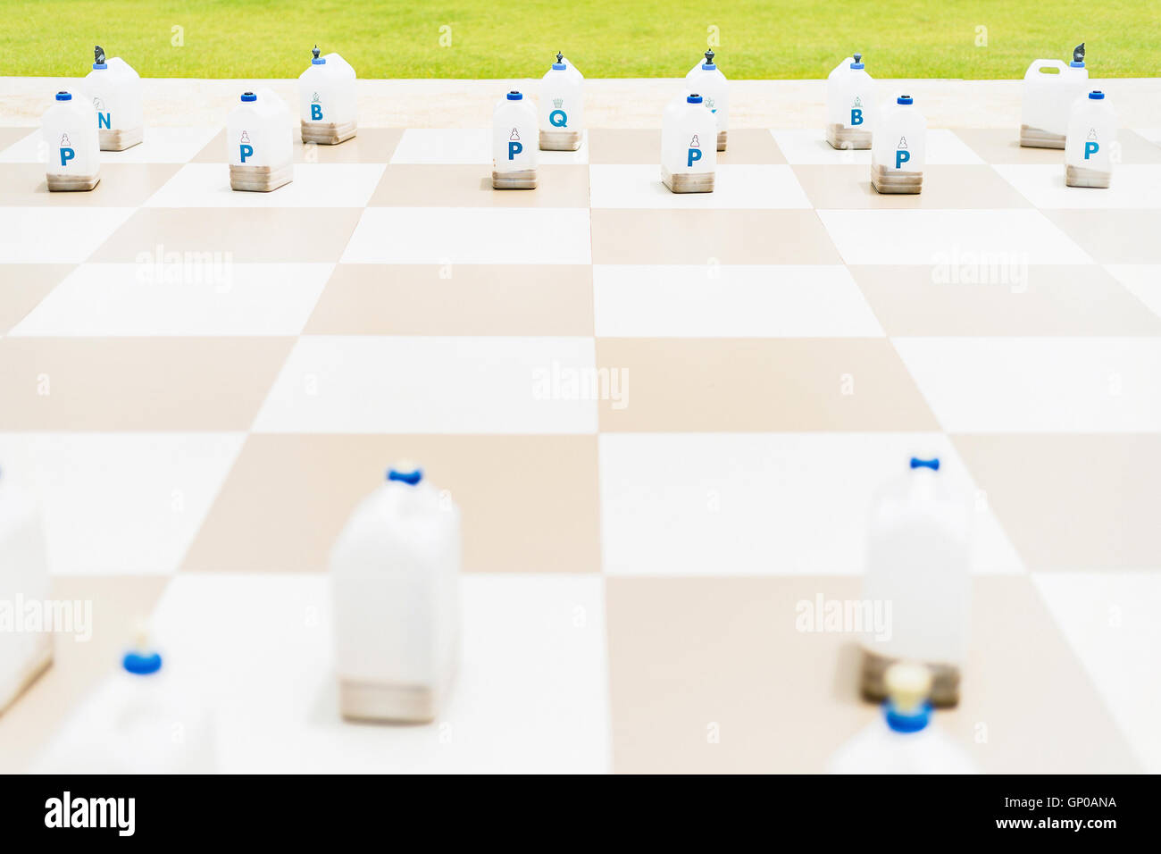 Outdoor chess board hi-res stock photography and images - Alamy
