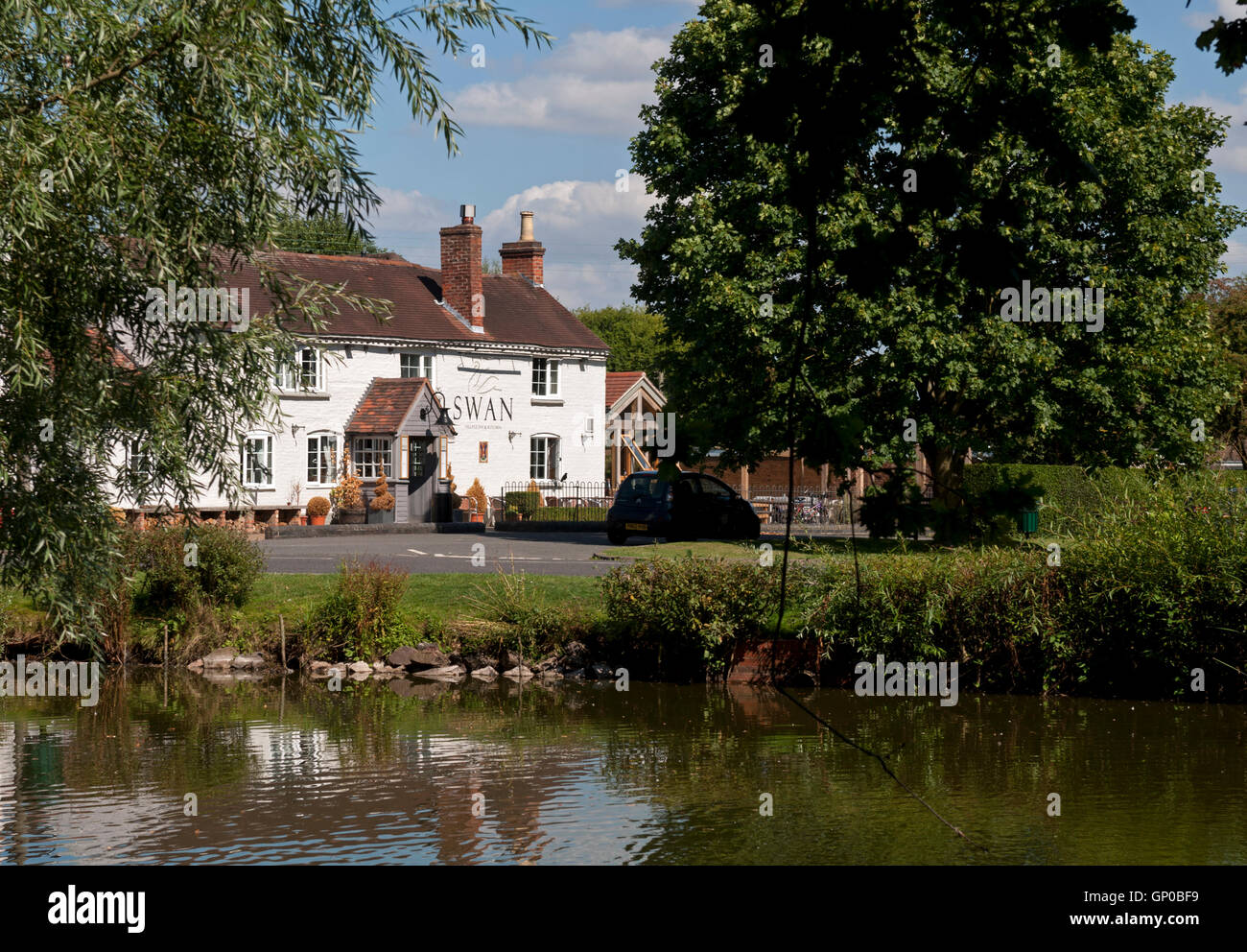The duck pond and Swan Inn, Hanley Swan, Worcestershire, England, UK ...