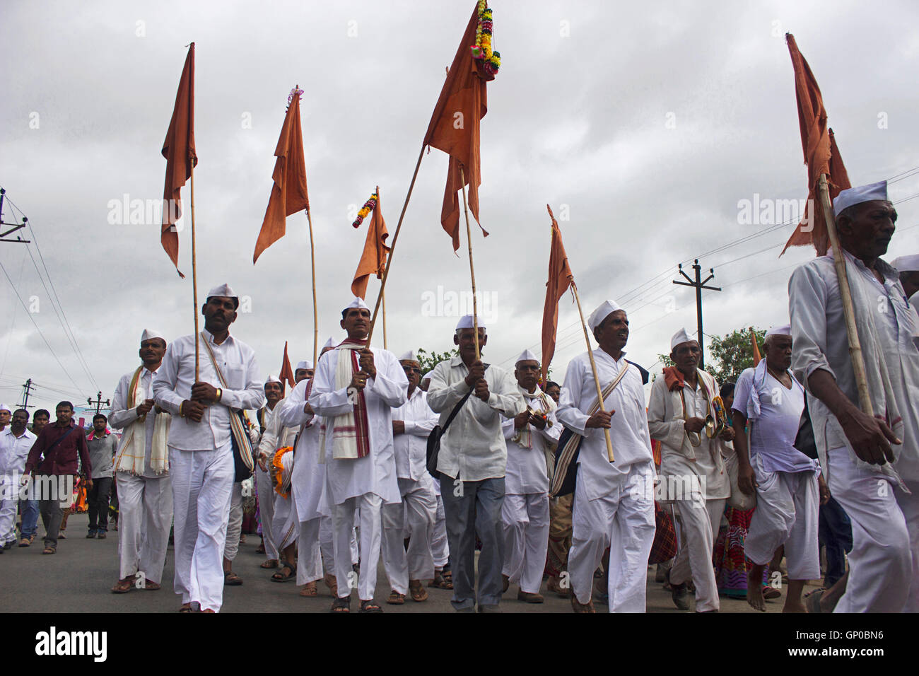 Pilgrims or wari at Pandarpur yatra, Maharashtra, India Stock Photo - Alamy