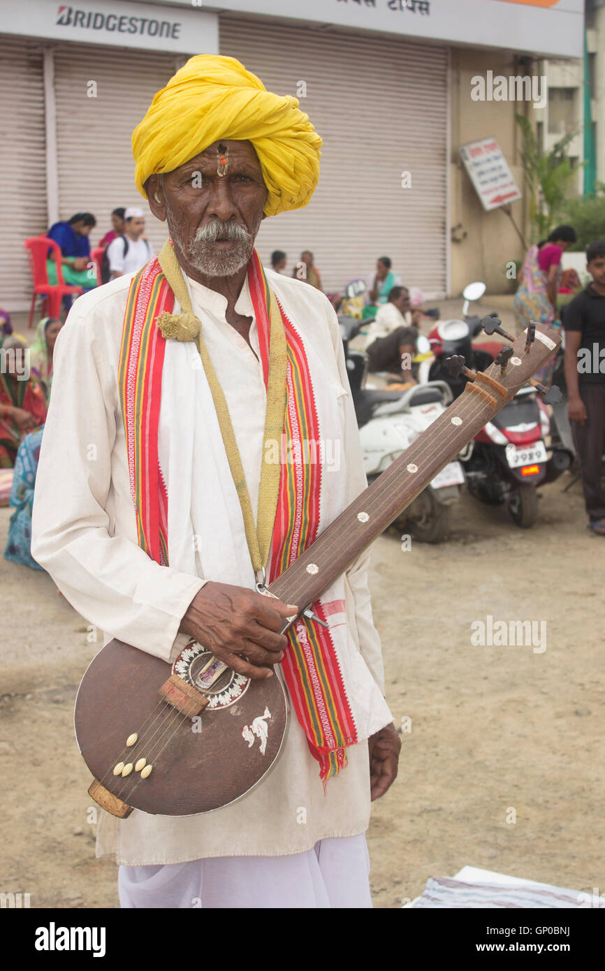 Pilgrims or wari at Pandarpur yatra, Maharashtra, India Stock Photo - Alamy