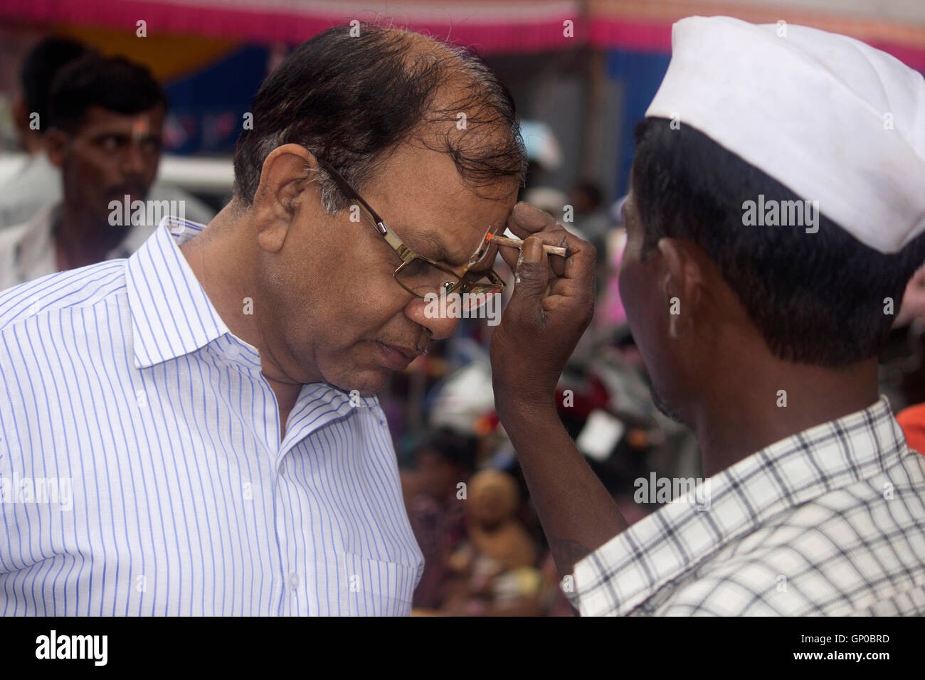 Hindu symbol on forehead hi-res stock photography and images - Alamy