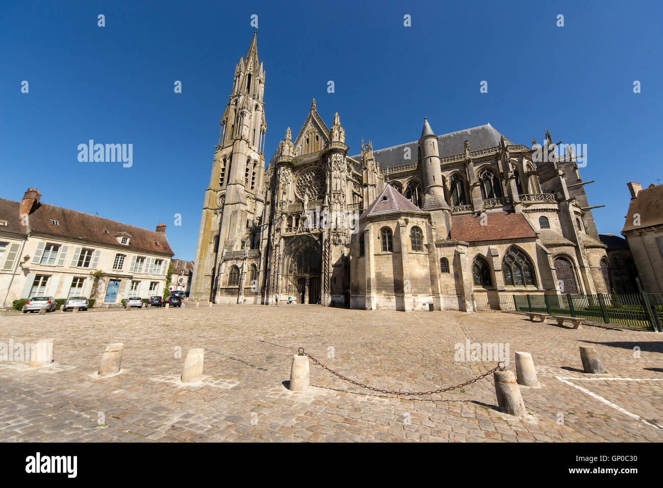 Medieval cathedral in senlis france hi-res stock photography and images ...