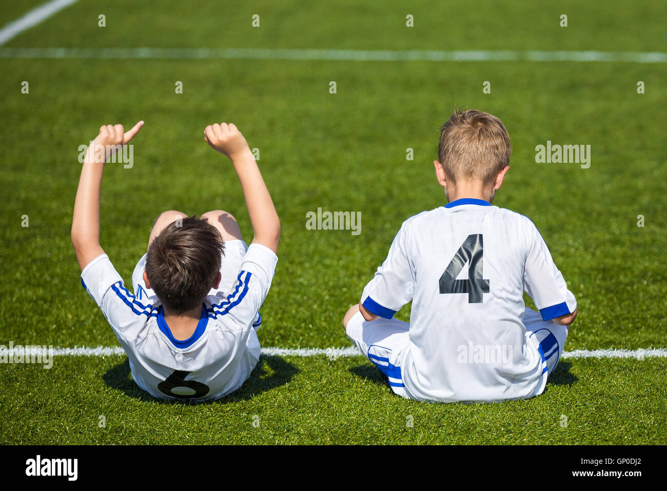 Football players sitting on bench hi-res stock photography and images ...