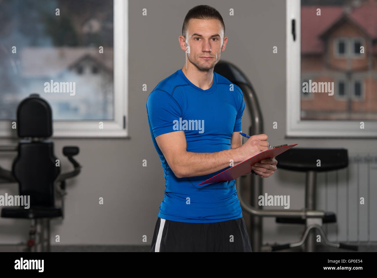 Man clipboard sports coach hi-res stock photography and images - Alamy