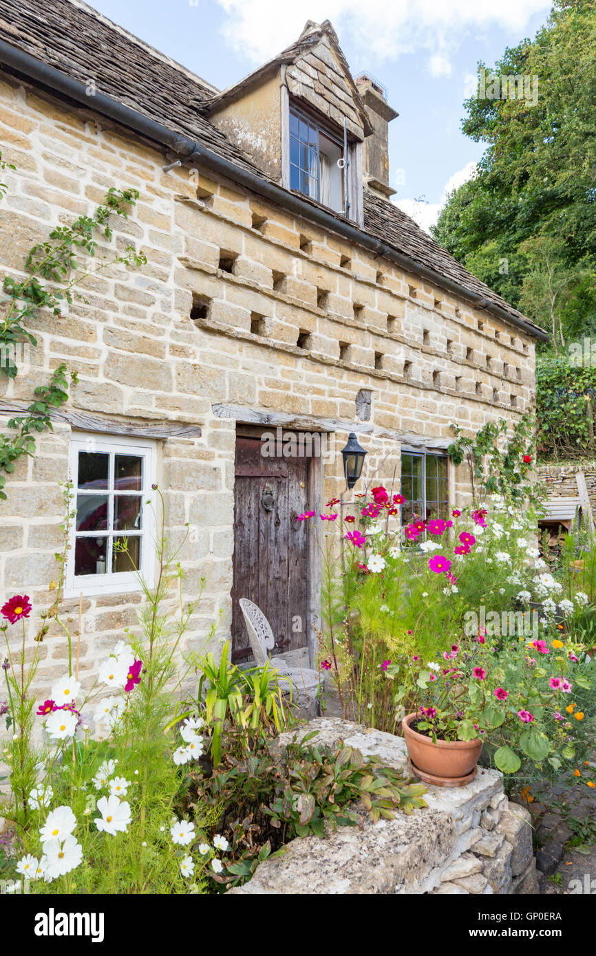 Cotswold stone hi-res stock photography and images - Alamy
