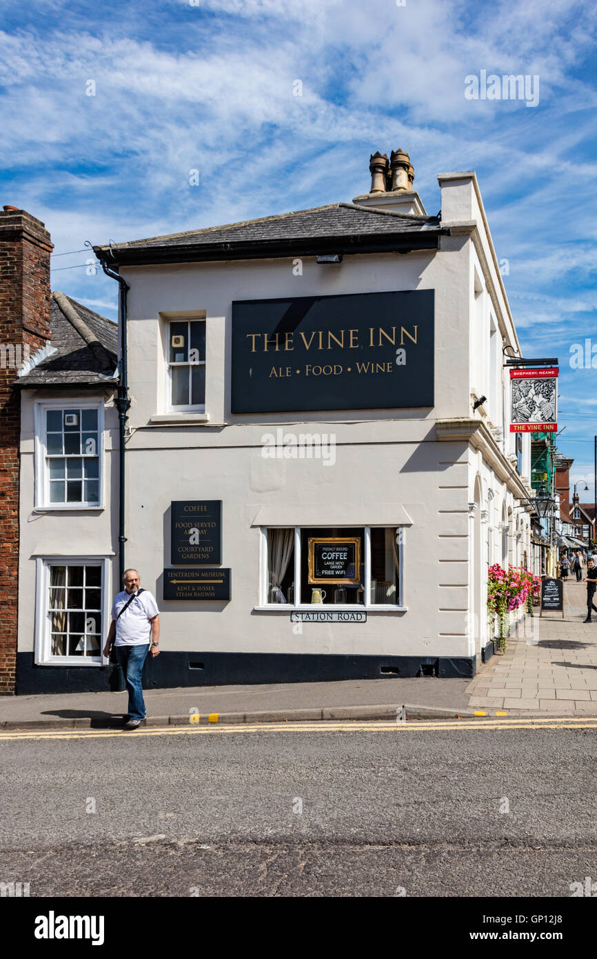 The Vine Inn, a Shepard Neame pub, in Tenterden, Kent, UK Stock Photo ...