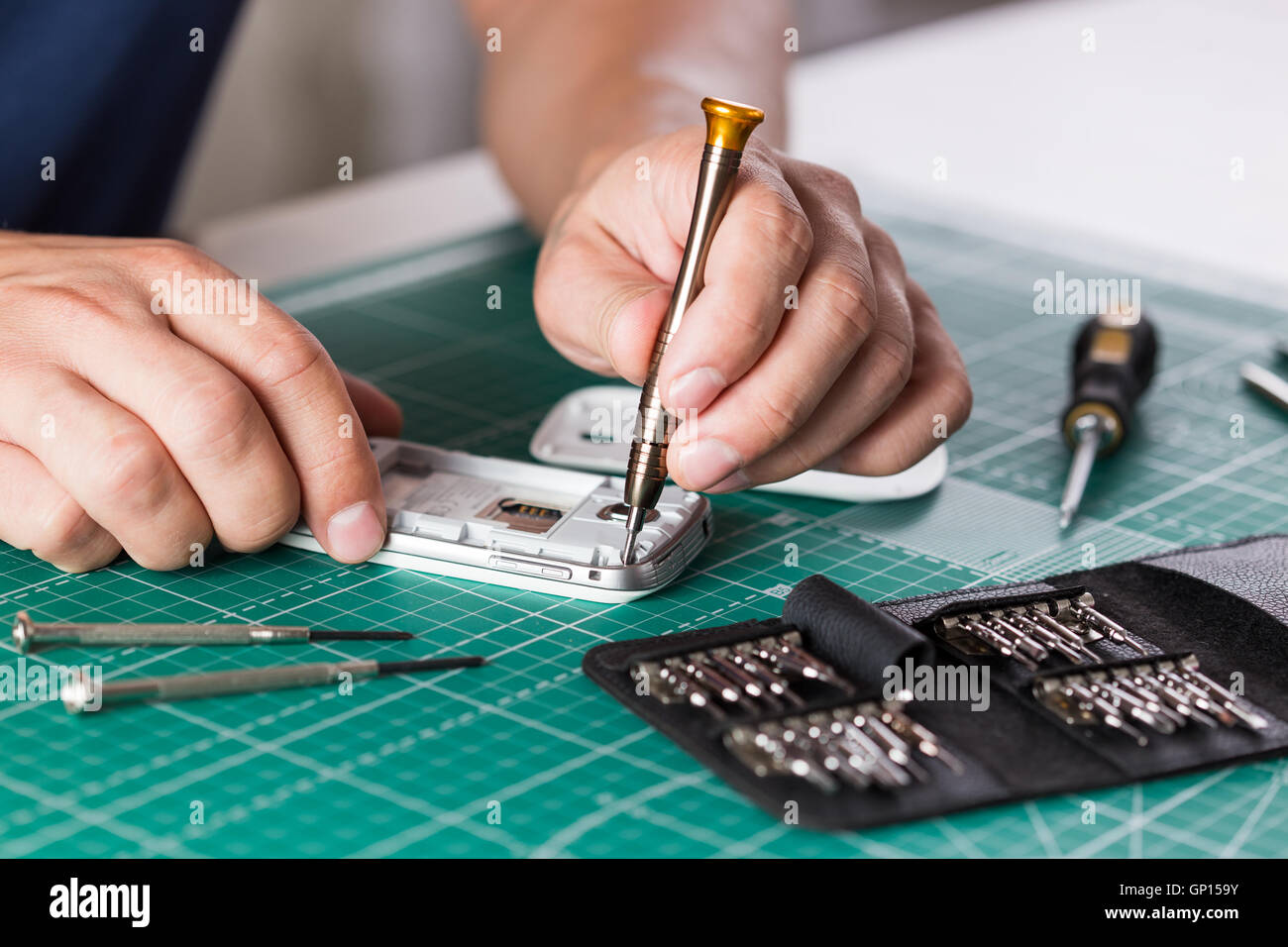 Man repairing broken smartphone, close up photo Stock Photo - Alamy
