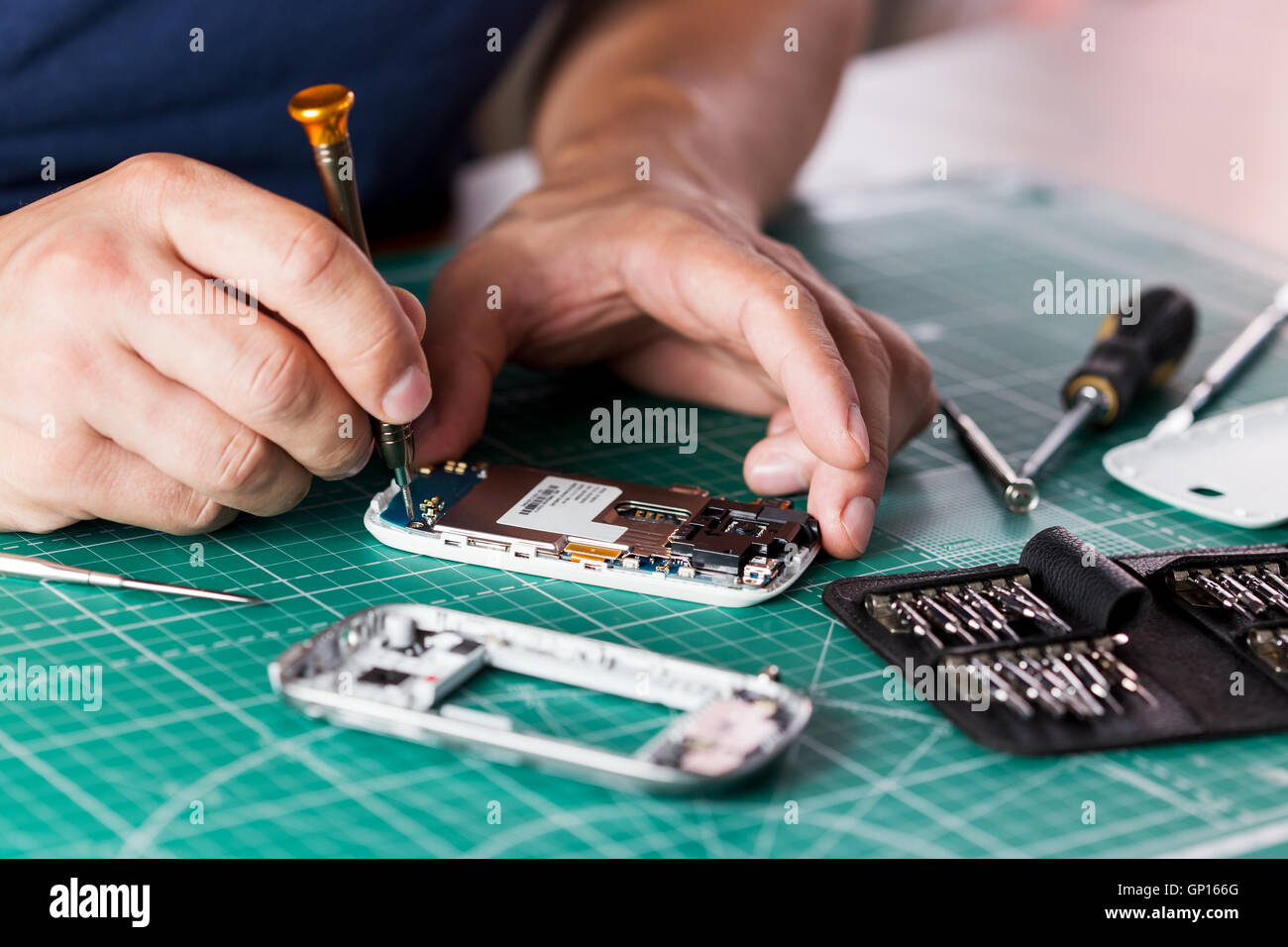 Man repairing broken smartphone, close up photo Stock Photo - Alamy
