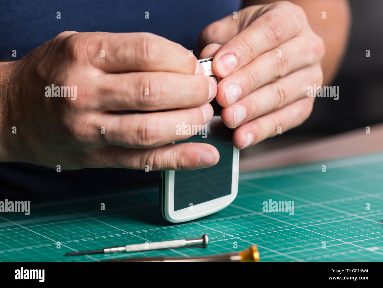 Man repairing broken smartphone, close up photo Stock Photo - Alamy
