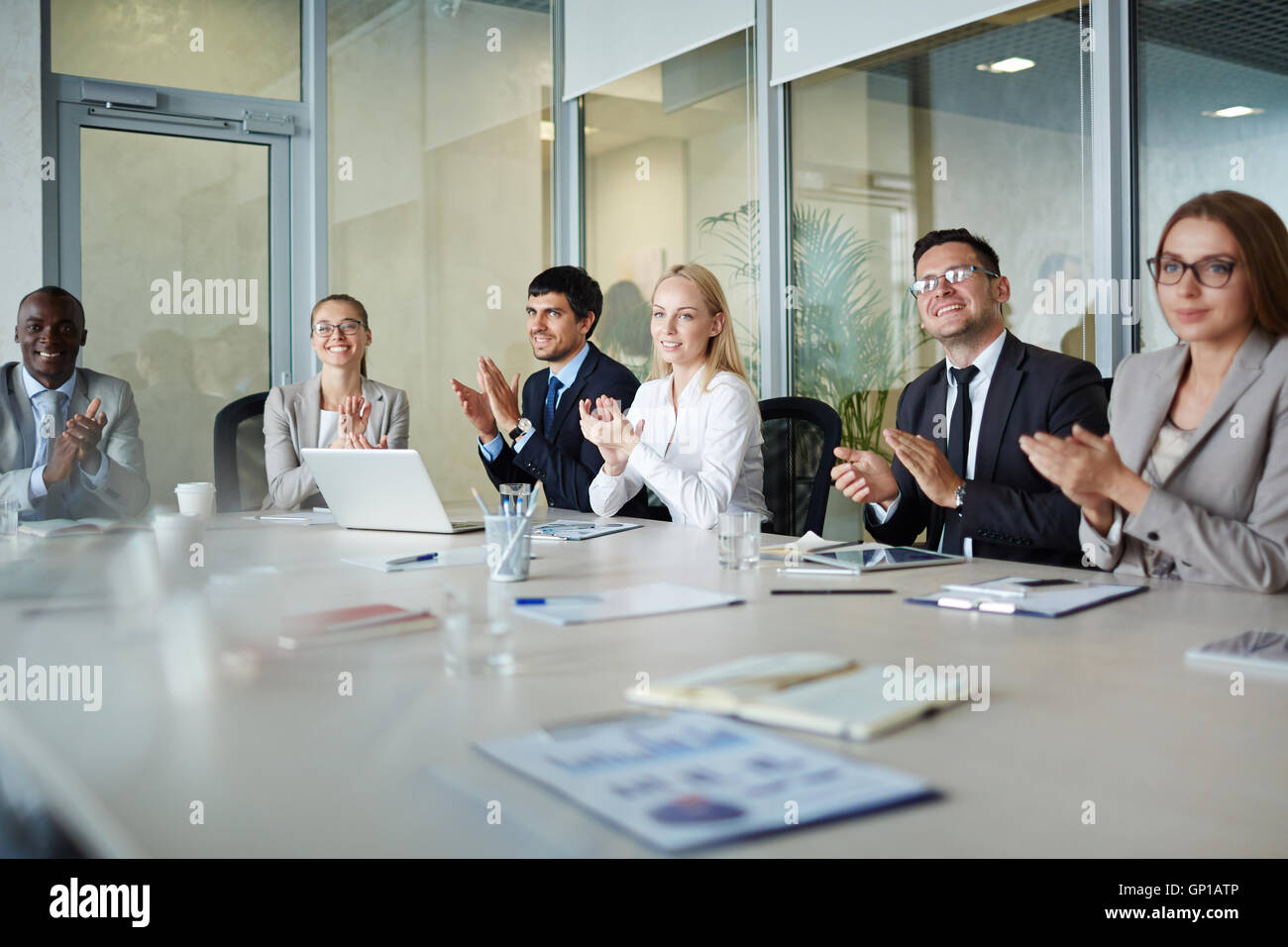 Row of managers clapping hands after presentation Stock Photo - Alamy