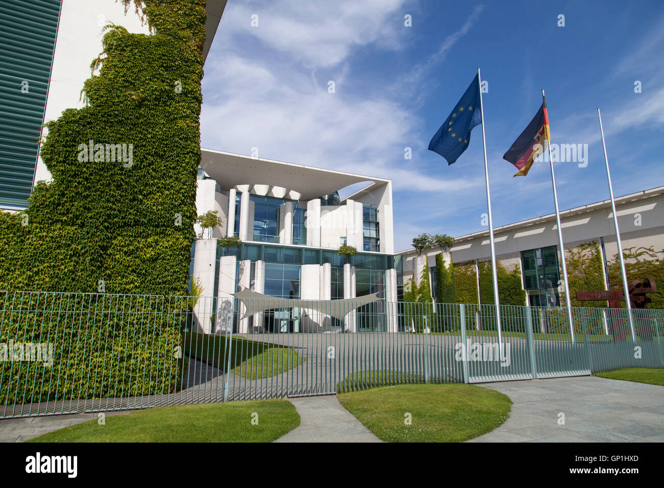 Federal chancellery building berlin hi-res stock photography and images ...