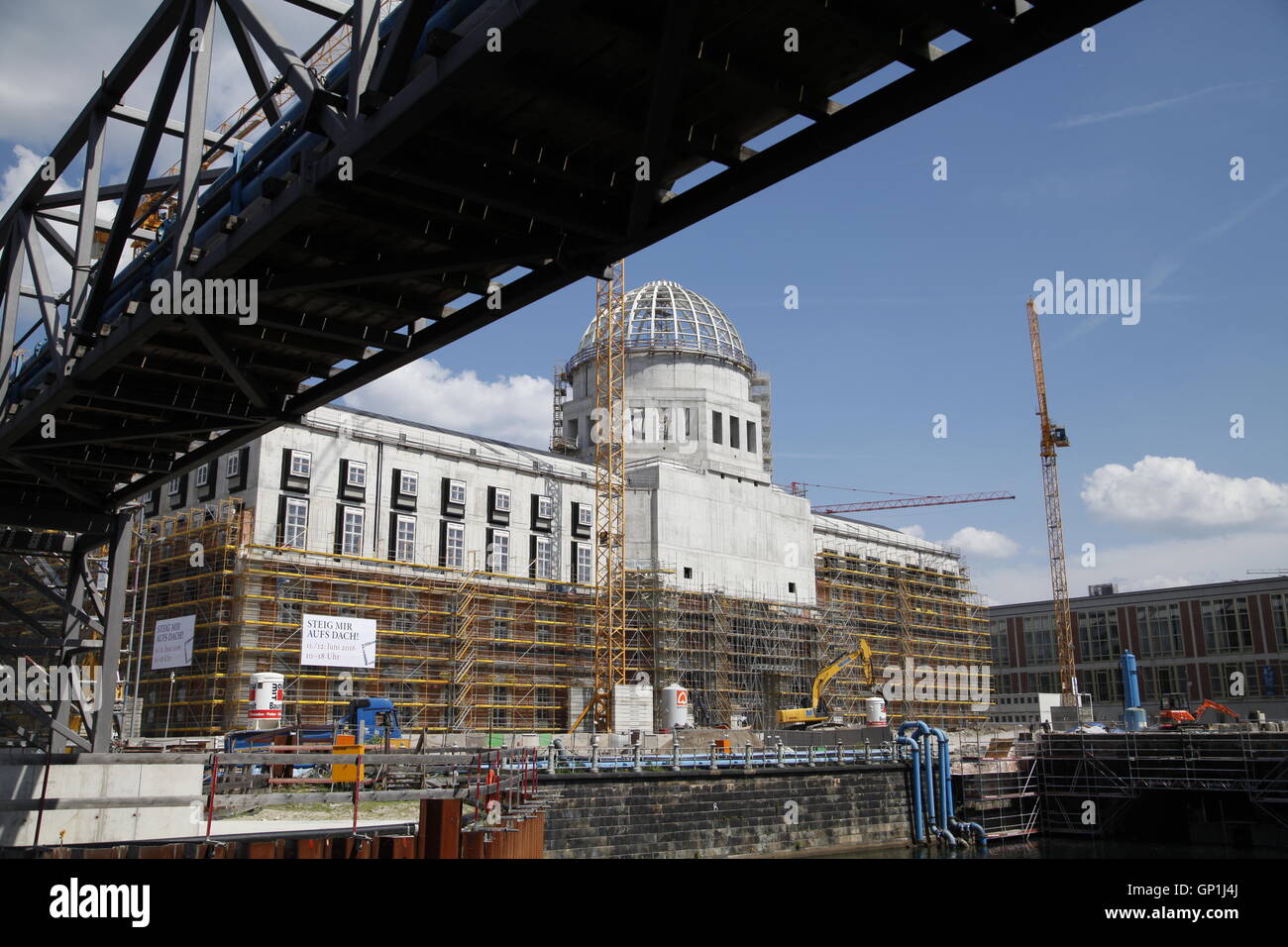 Castle reconstruction hi-res stock photography and images - Alamy