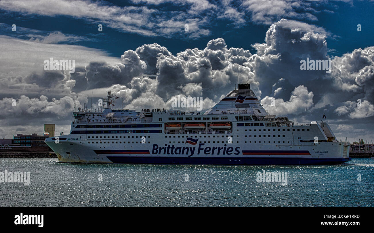 Propulsion motor boat ferry hi-res stock photography and images - Alamy