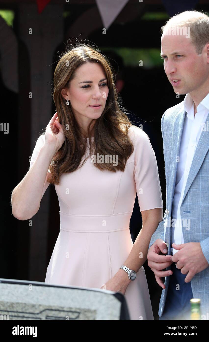 The Duke and Duchess of Cambridge depart after a visit to Healey's ...