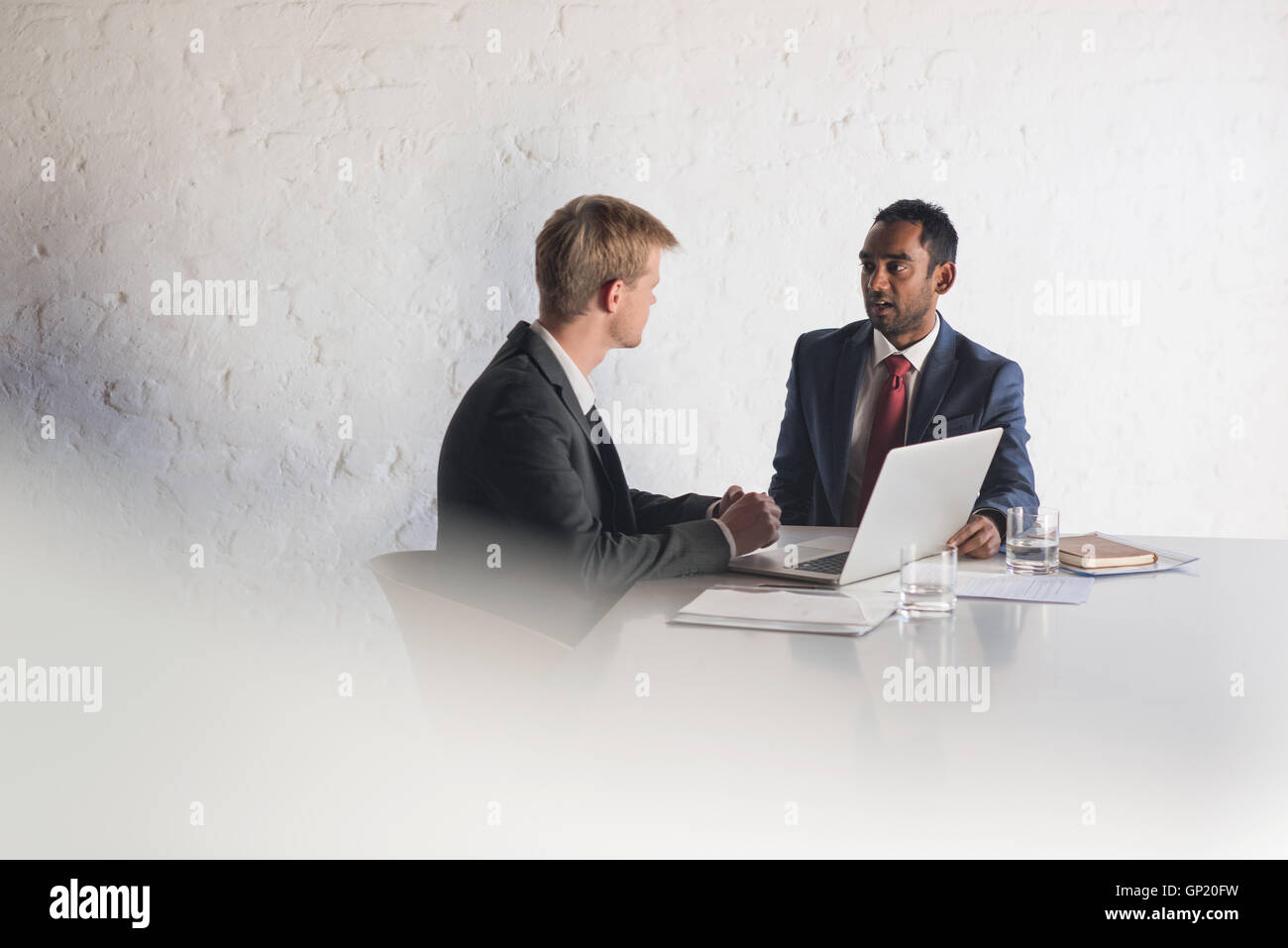 Boardroom discussion hi-res stock photography and images - Alamy