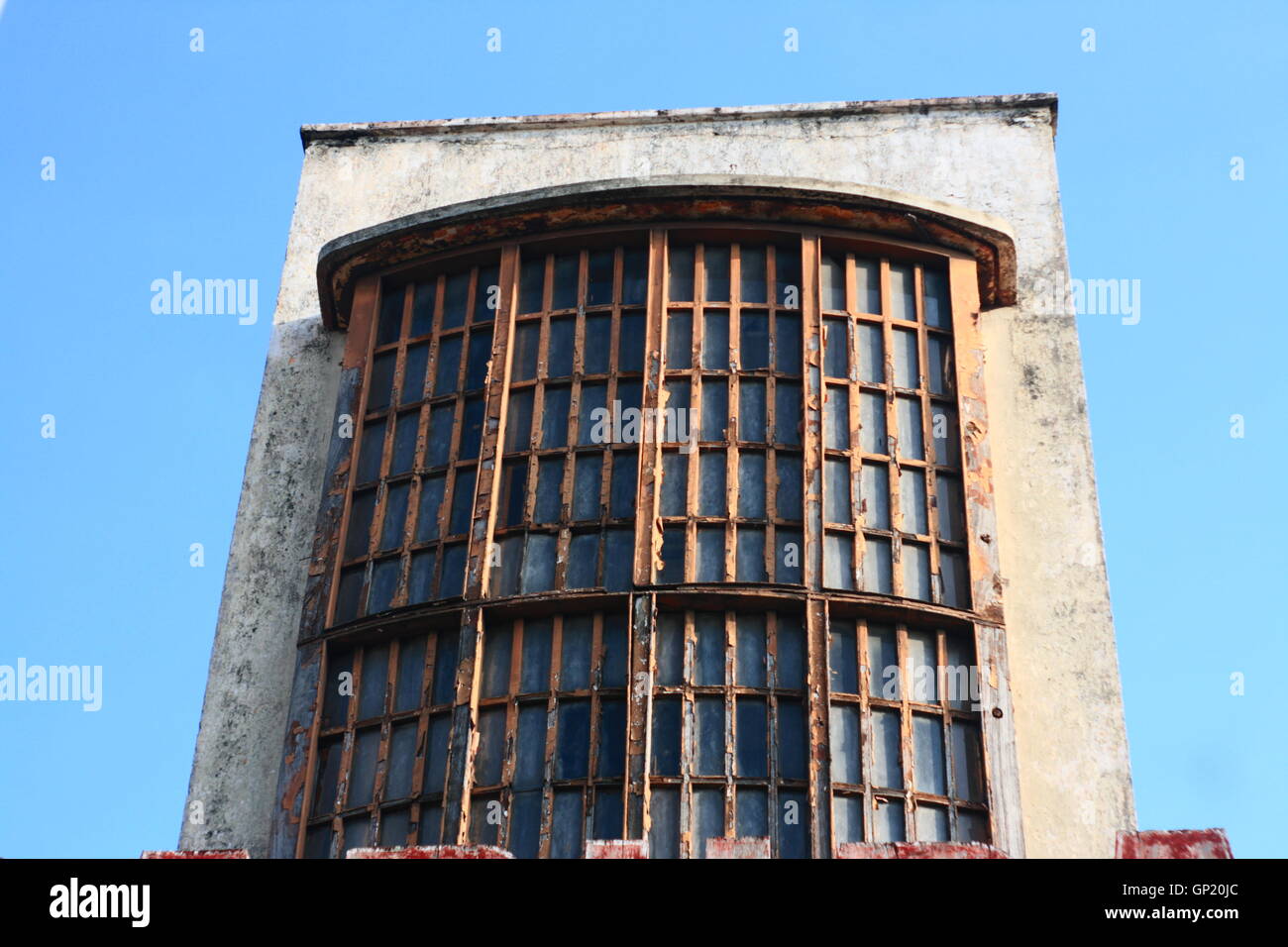 Old fashioned building apartment hi-res stock photography and images ...