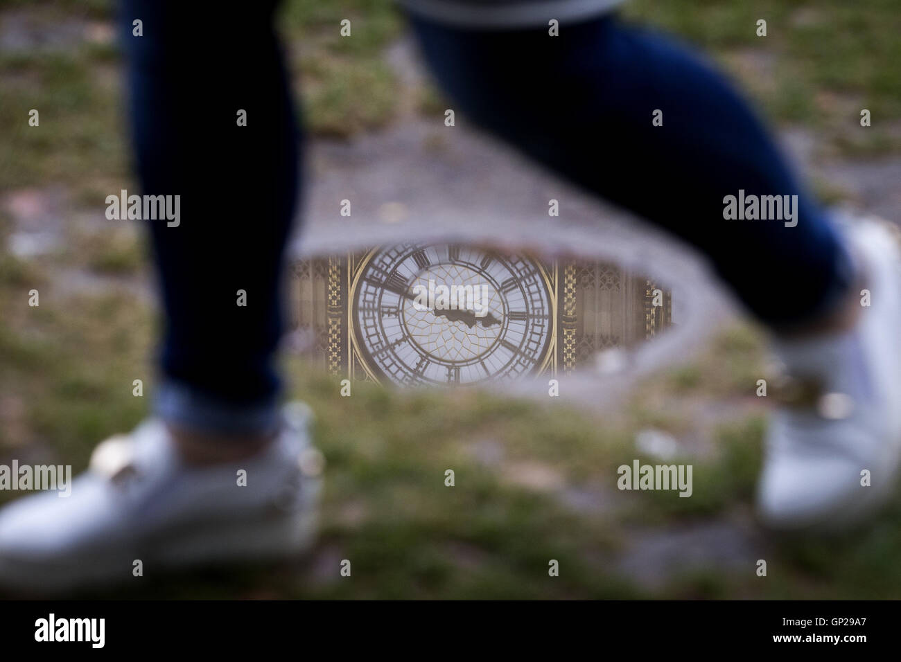 Big ben reflection in a puddle hi-res stock photography and images - Alamy