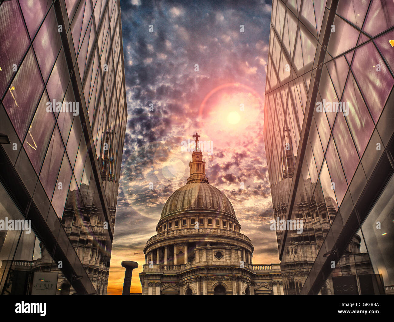 Closeup dome st pauls cathedral hi-res stock photography and images - Alamy