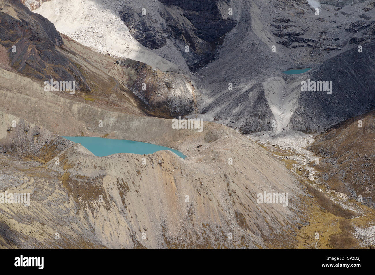Mountain lakes and moraines between Nevado Santa Cruz and Alpamayo ...