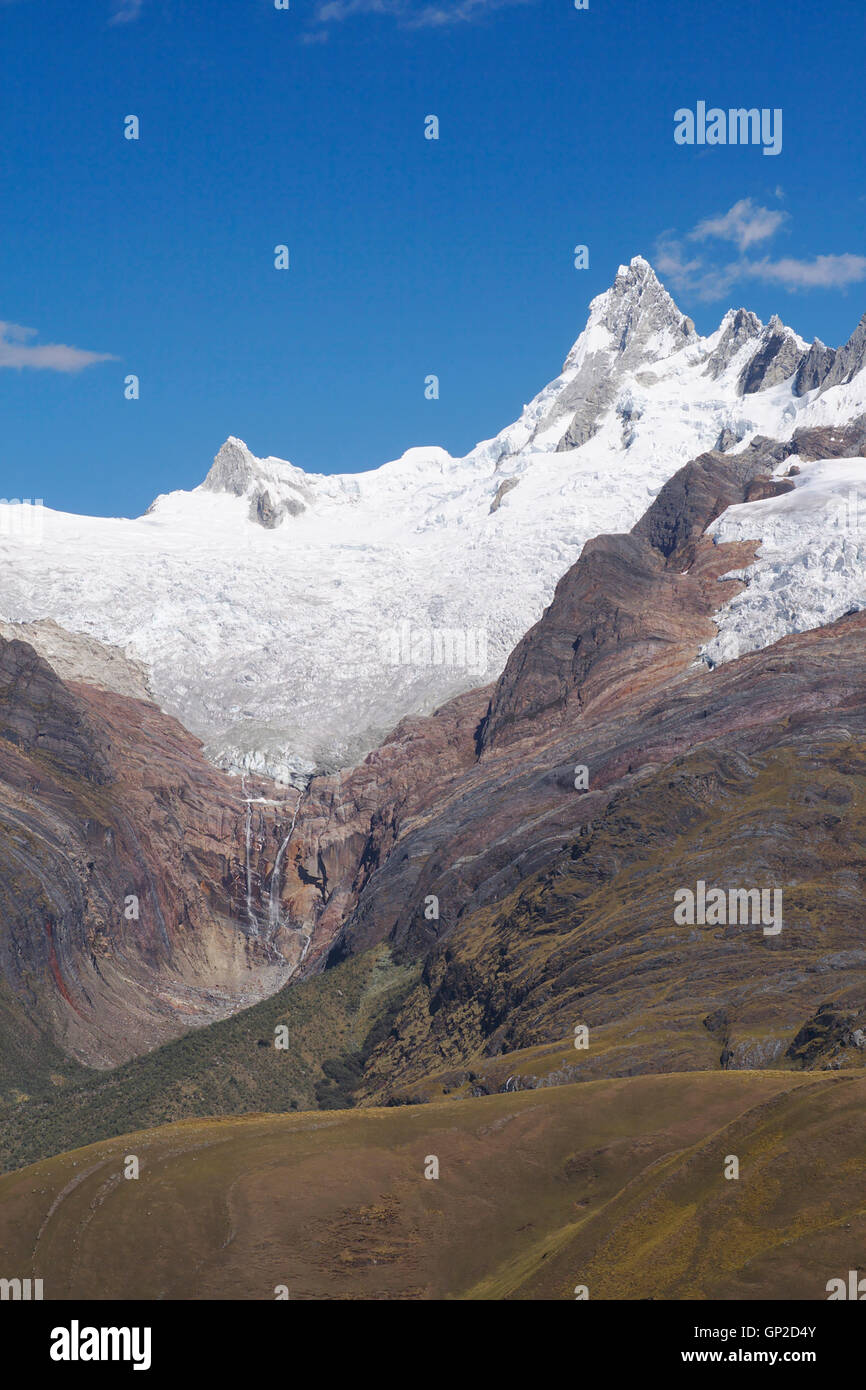 Nevado Taulliraju from Tupatupa Pass, Cordillera Blanca, Peru Stock ...