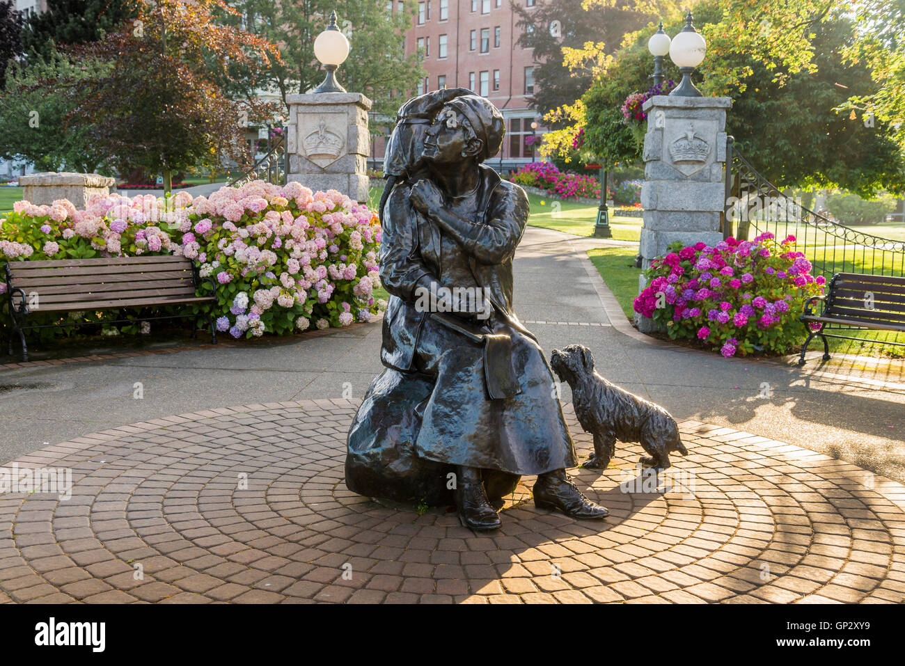 Emily Carr statue, Victoria, British Columbia, Canada Stock Photo - Alamy