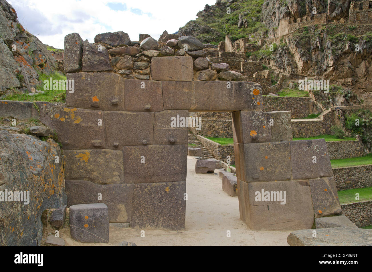Inca doorway at the ruins of Ollantaytambo, Peru Stock Photo - Alamy