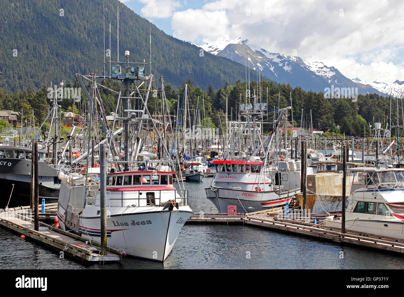 Southeast alaska mountains hi-res stock photography and images - Alamy