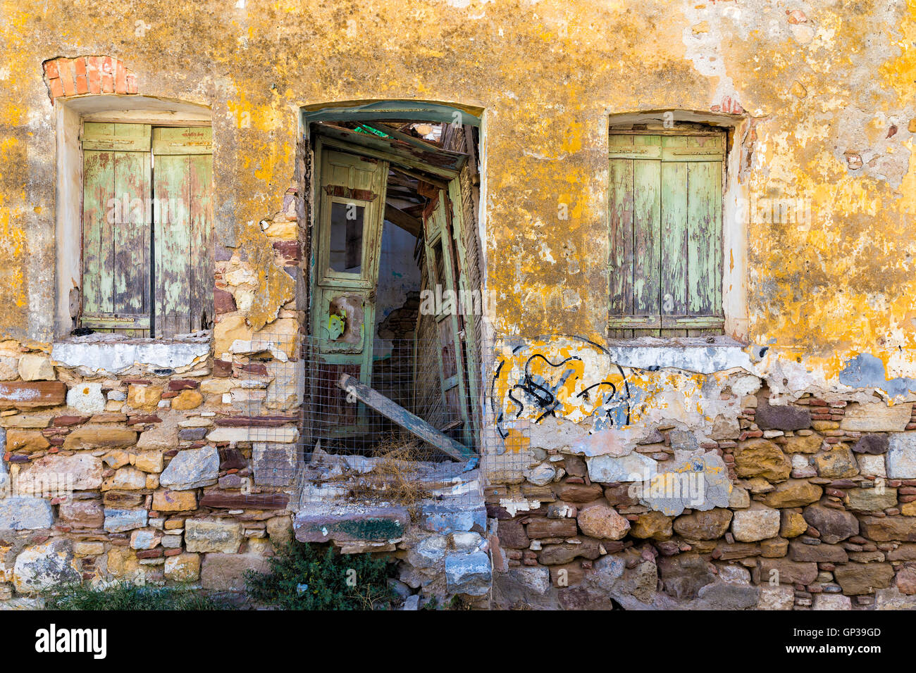 Old abandoned and tumbledown house facade view Stock Photo - Alamy