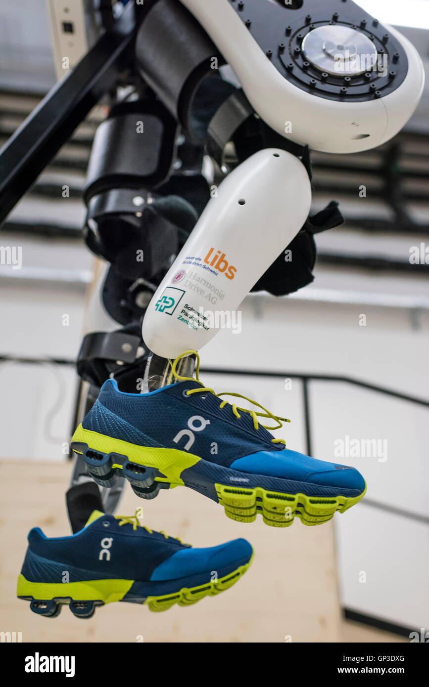 Exoskeleton device walking hi-res stock photography and images - Alamy