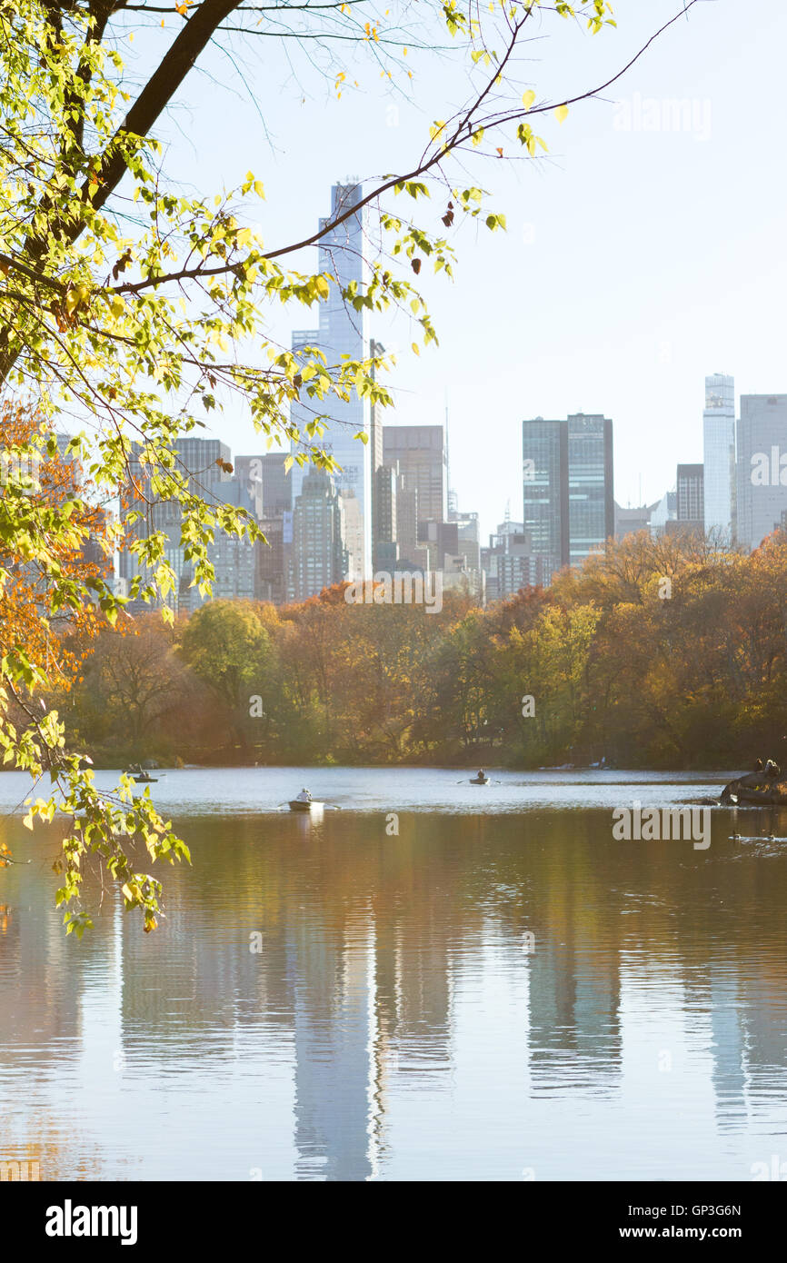 Beautiful park pond in city hi-res stock photography and images - Alamy