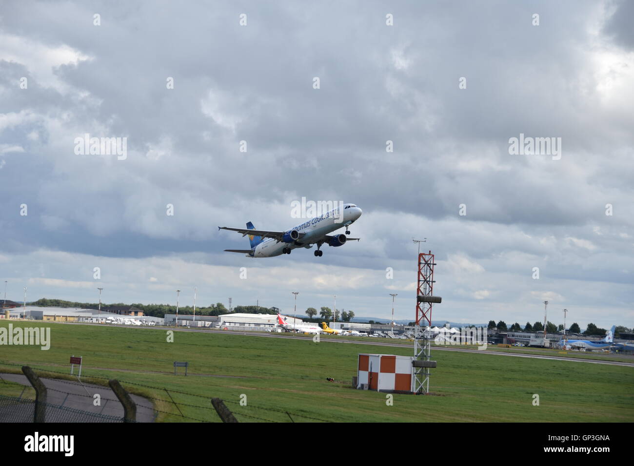 East midlands airport hi-res stock photography and images - Alamy