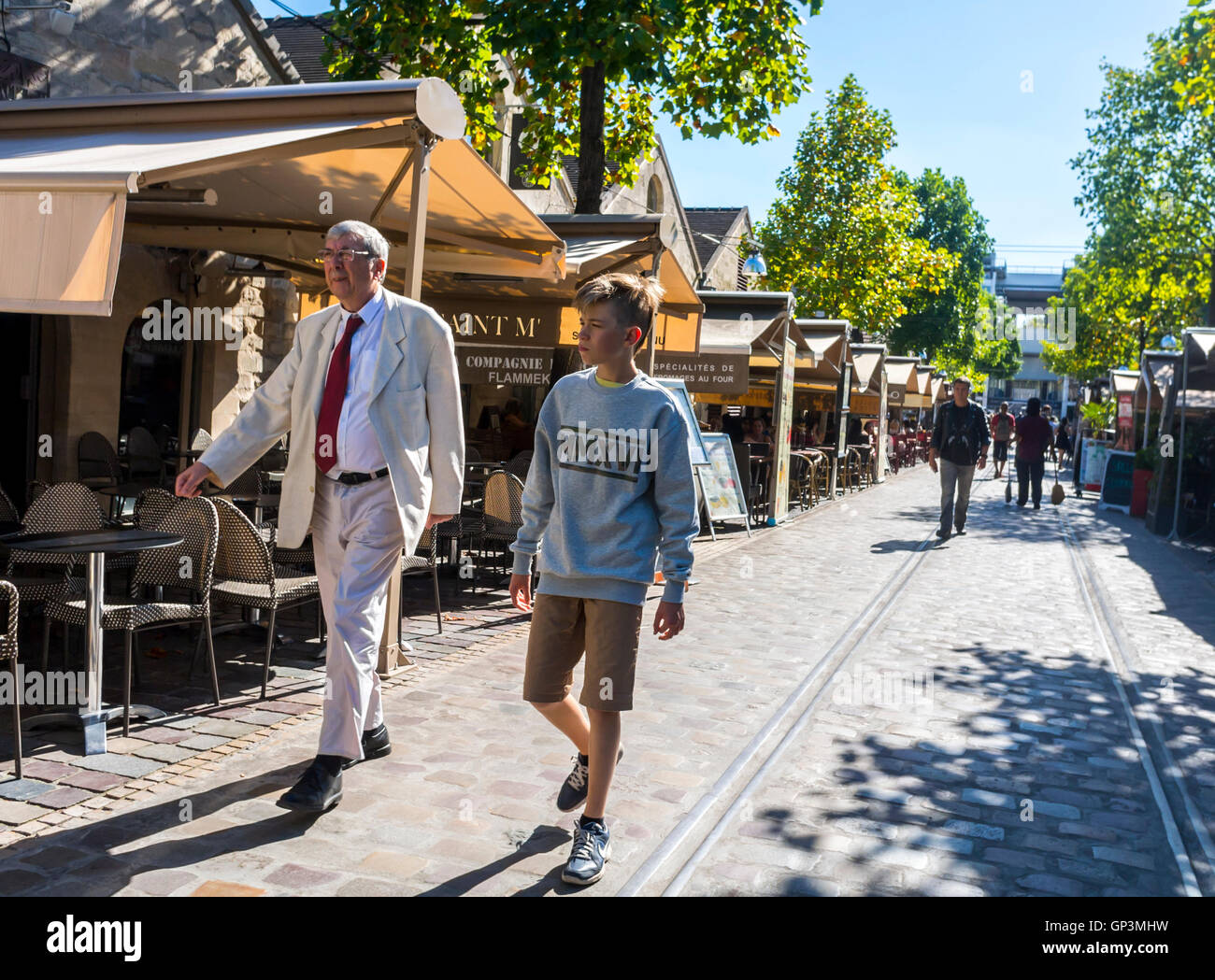 Paris street scene neighbourhood travel hi-res stock photography and ...
