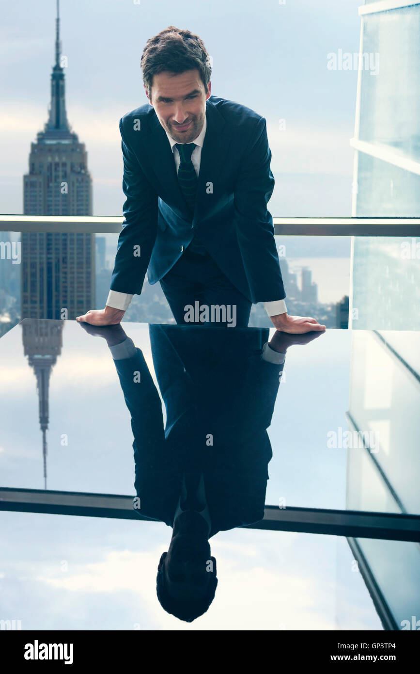 Glass top tables hi-res stock photography and images - Alamy