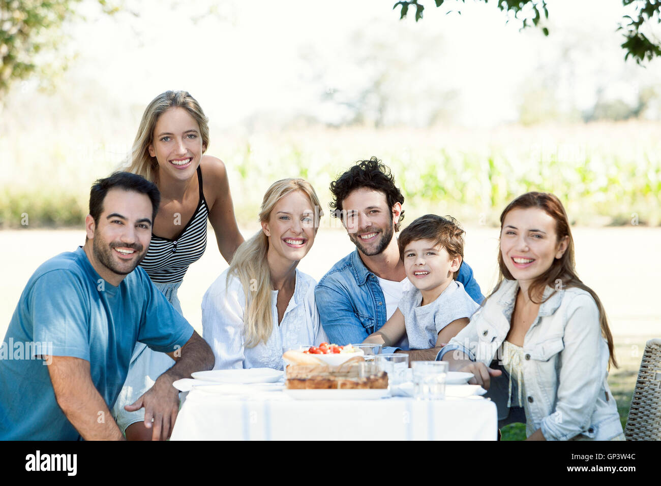 Extended family hi-res stock photography and images - Alamy
