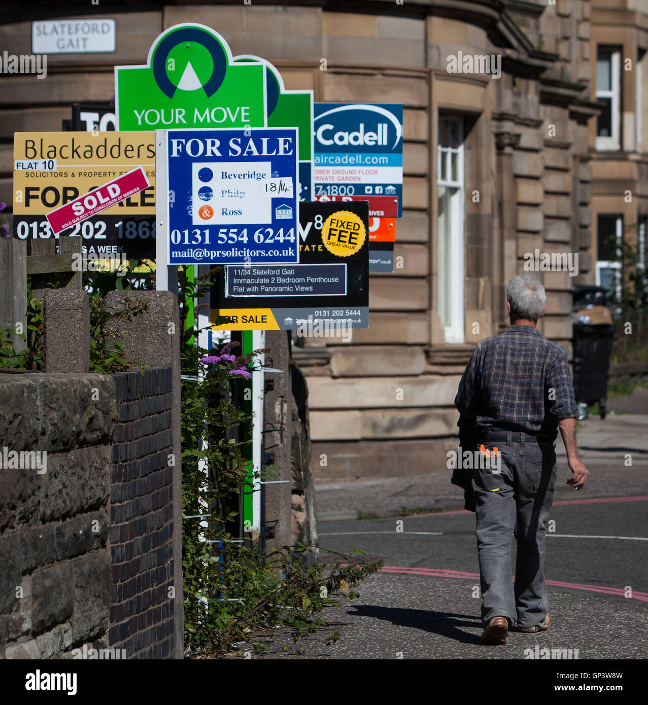 Scotland for sale sign house hi-res stock photography and images - Alamy