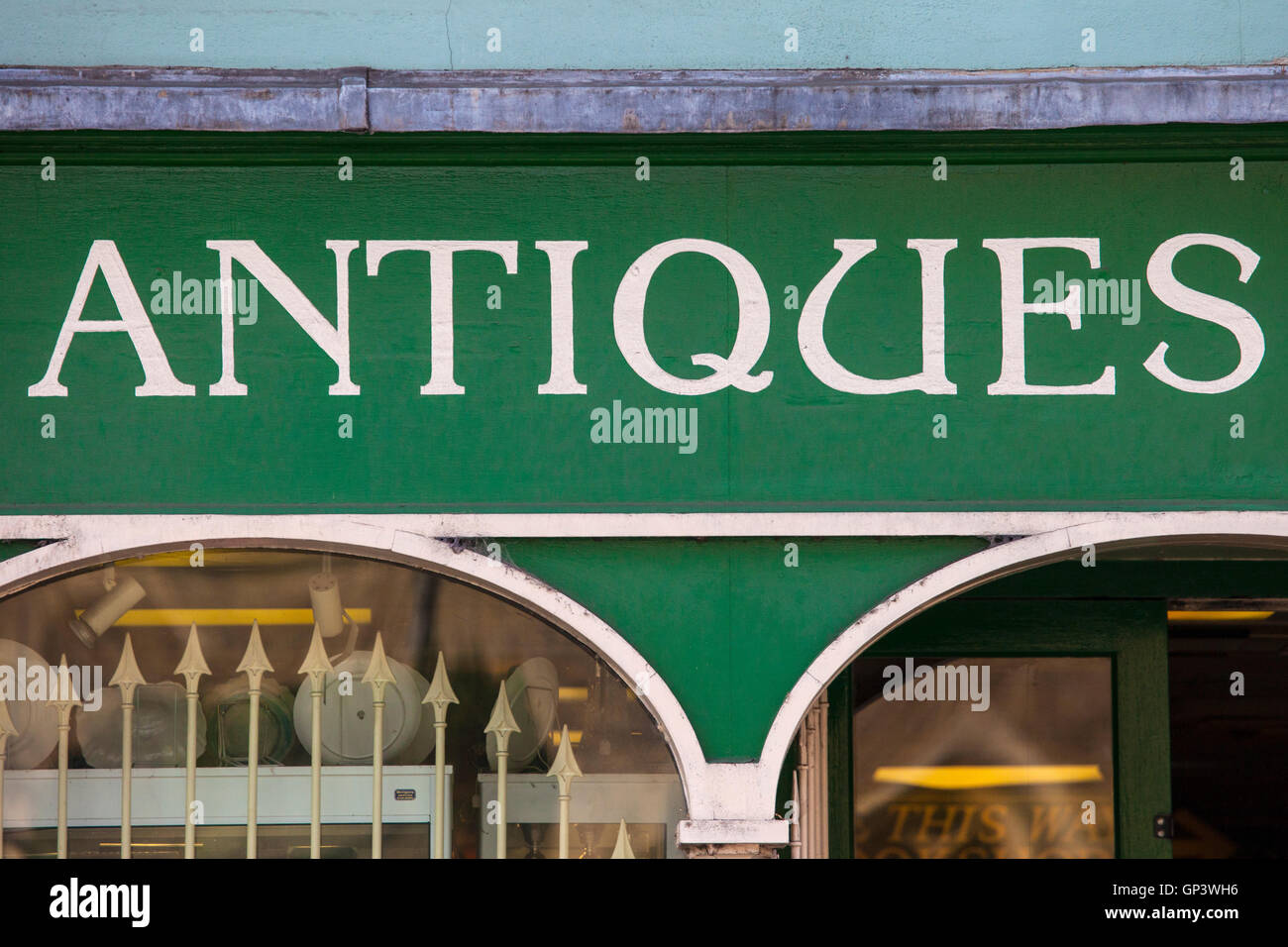 Victorian antiques shop hi-res stock photography and images - Alamy