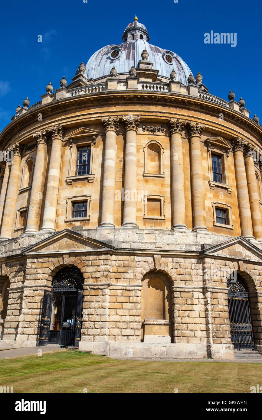 A view of the magnificent architecture of Radcliffe Camera designed by ...